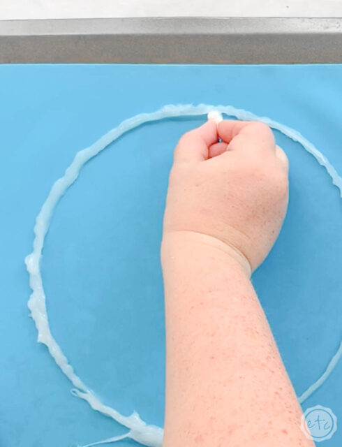 How to Make a Free Form Silicone Mold for Resin - Happily Ever After, Etc.