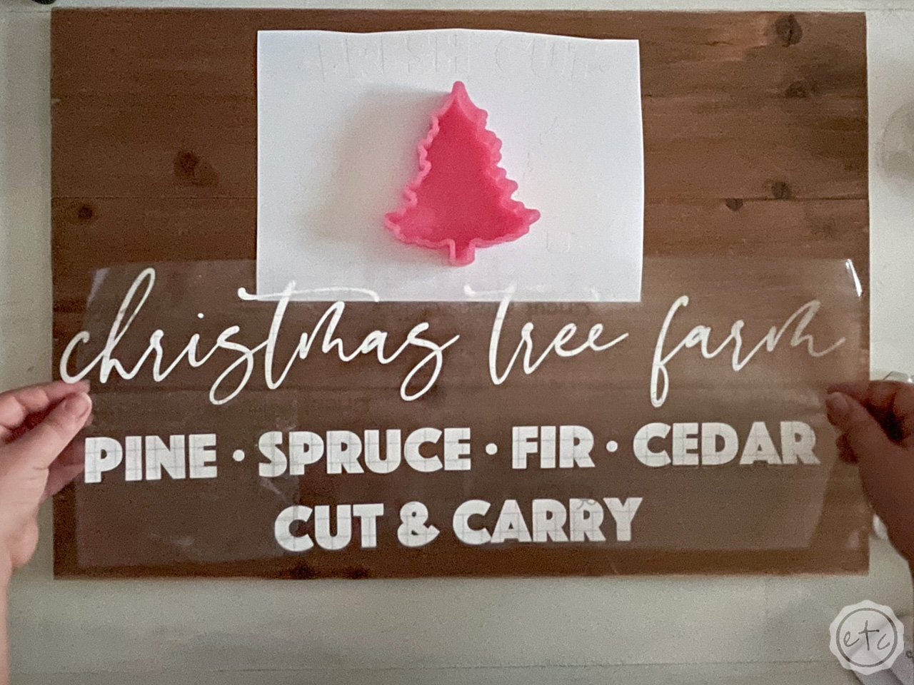 Christmas Tree Farm Sign with your Cricut (FREE SVG) - Happily Ever ...
