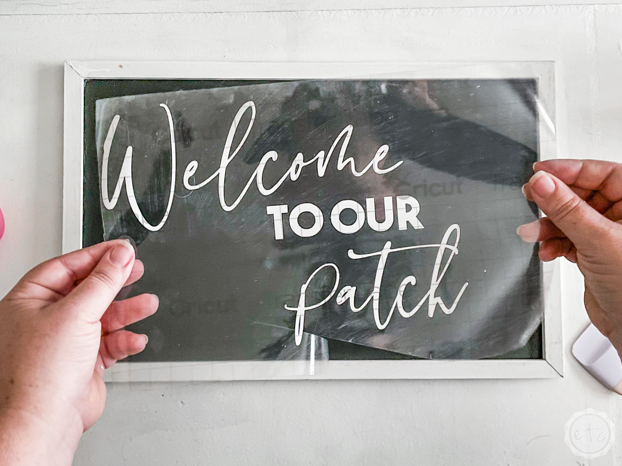 Easy DIY Pumpkin Sign with your Cricut - Happily Ever After, Etc.