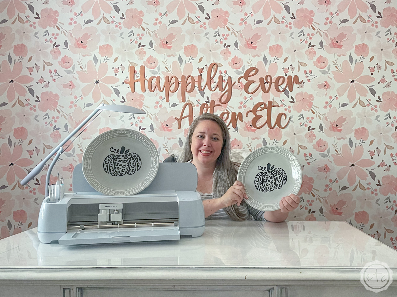 How to Use Vinyl to Make Plates for any Holiday (Halloween Themed ...